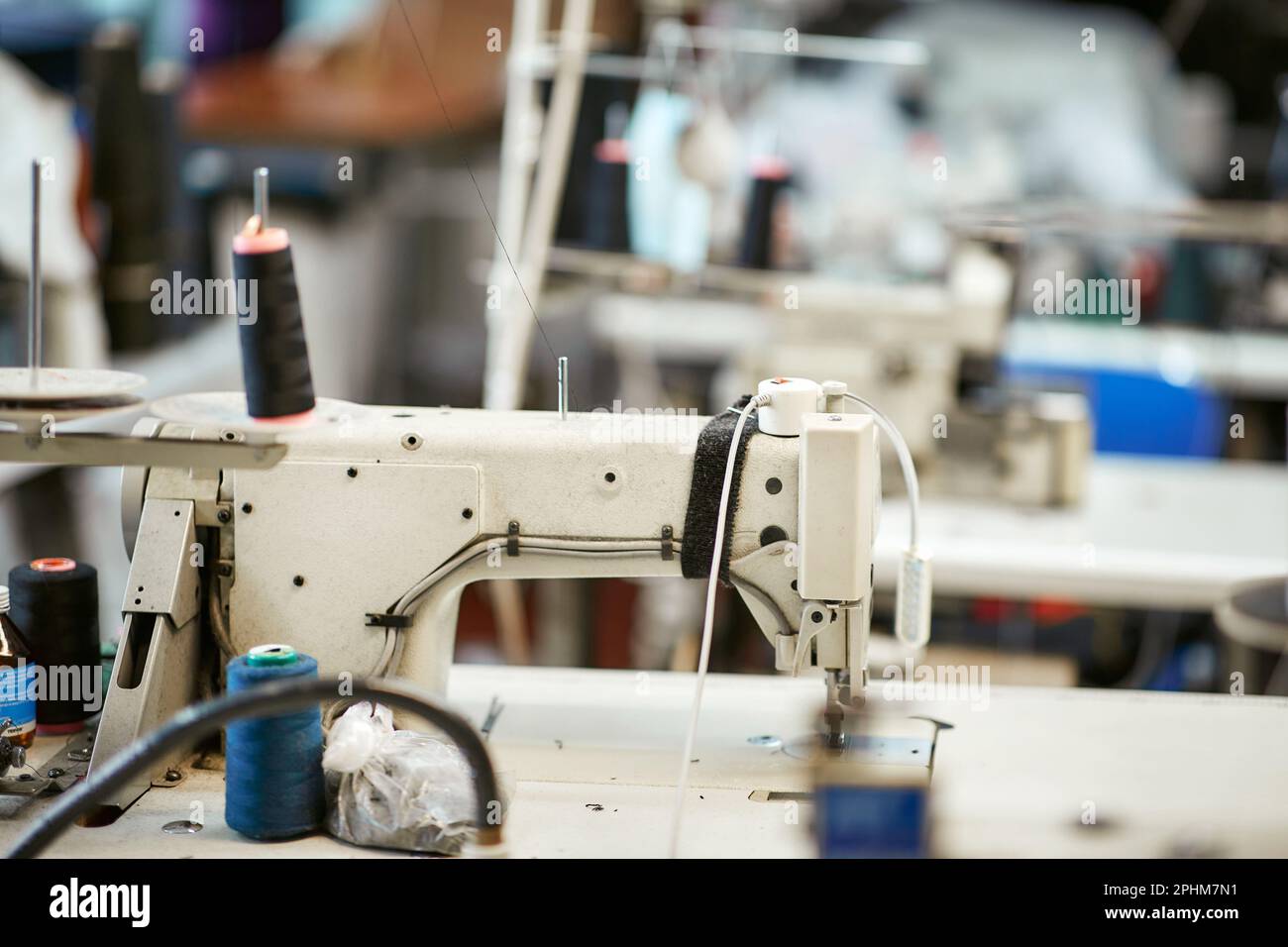 Textile factory workers machine hi-res stock photography and images - Alamy