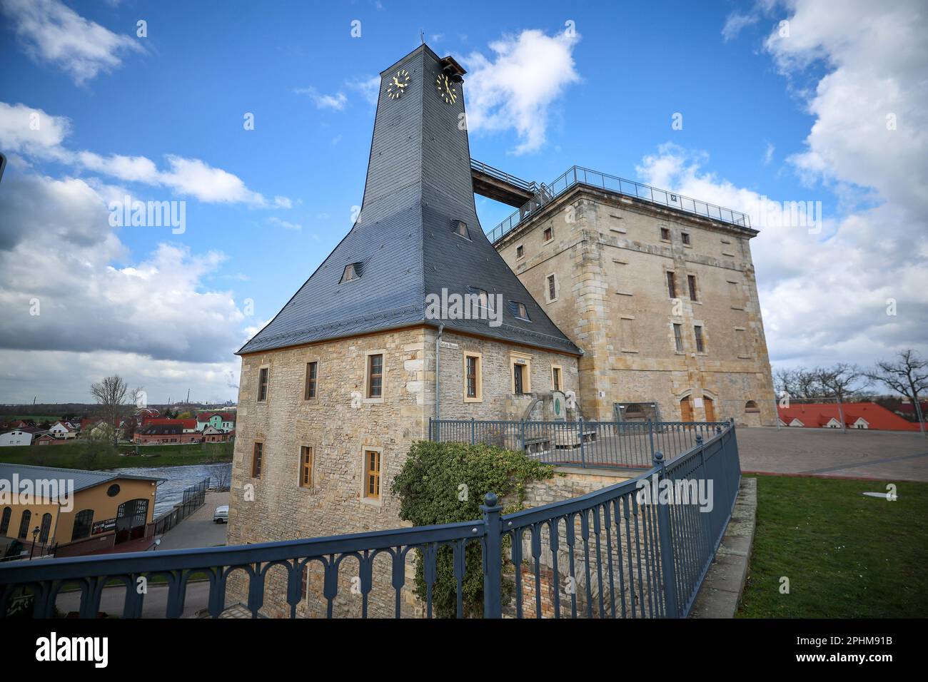 28 March 2023, Saxony-Anhalt, Bad Dürrenberg: The Borlach Tower on the ...