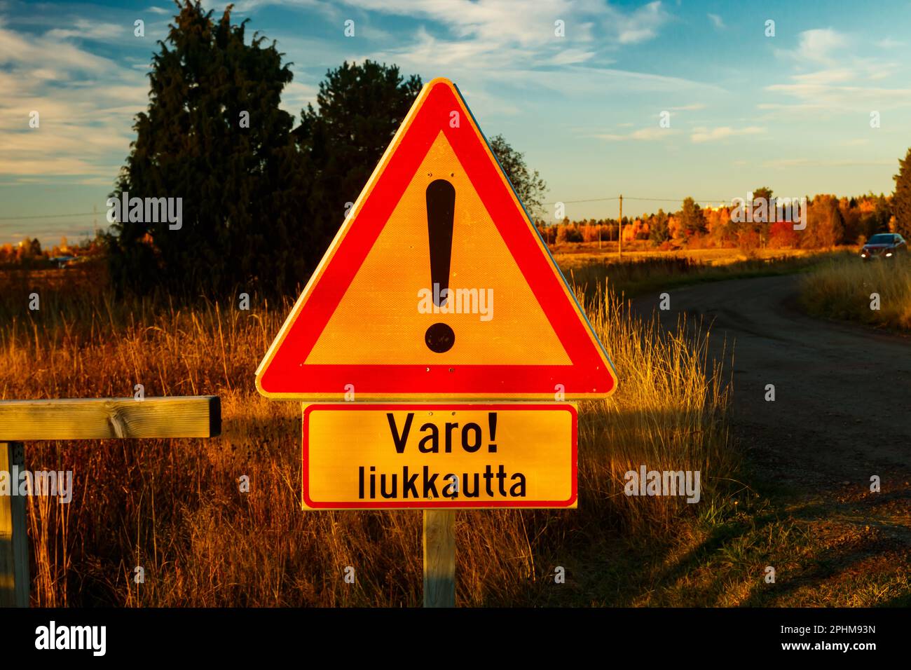 Yellow warning sign icon exclamation hi-res stock photography and ...