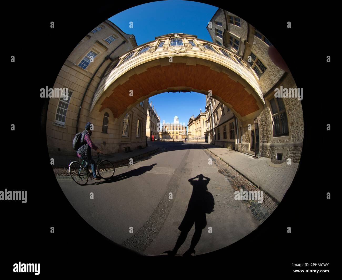 Tourist photographing bridge sighs venice hi-res stock photography and ...