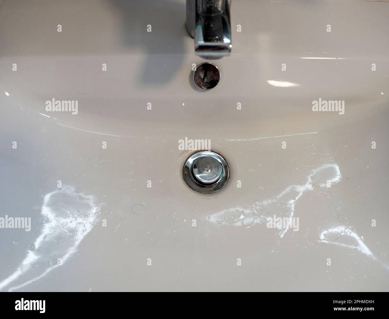 Hand basin hi-res stock photography and images - Alamy
