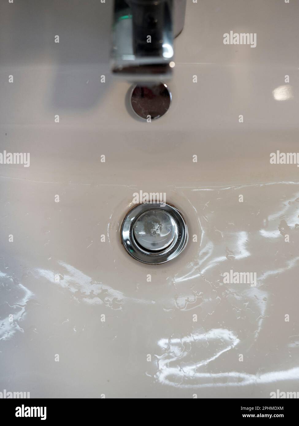 Hand basin hi-res stock photography and images - Alamy