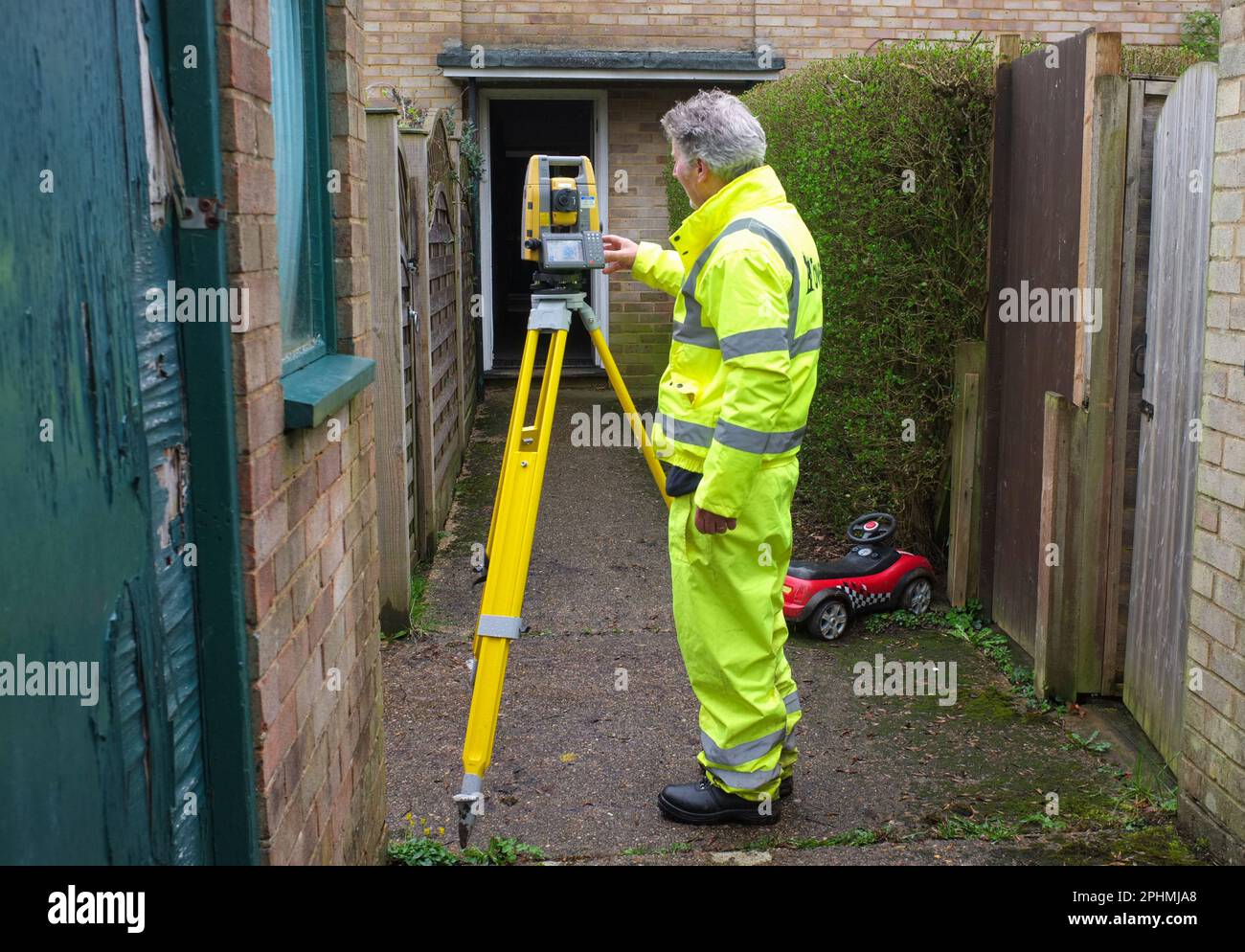 Land survey surveyor machine hi-res stock photography and images - Alamy