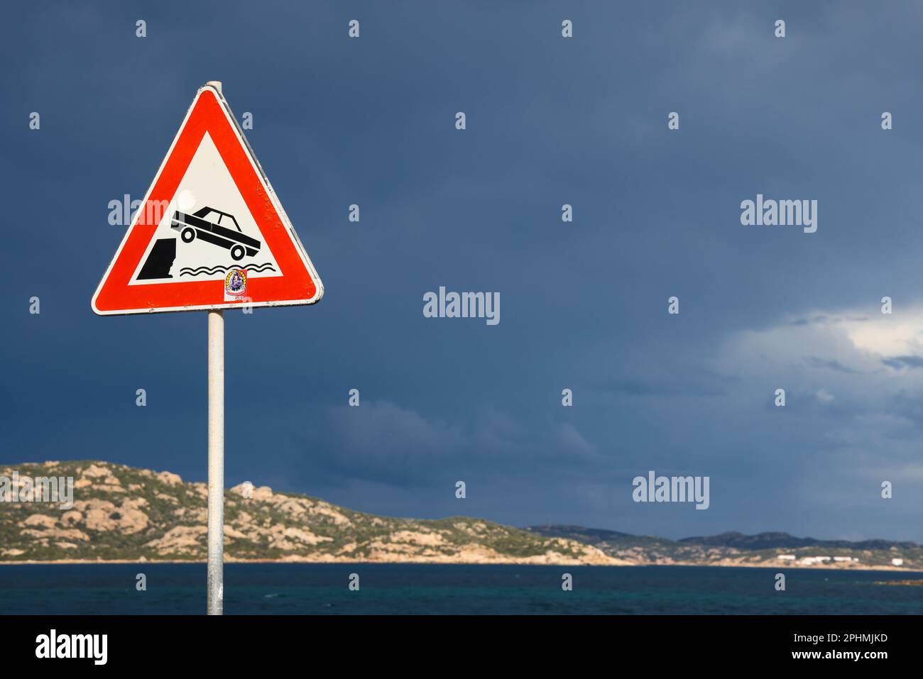 Warning triangle traffic sign of unprotected quayside and danger ...
