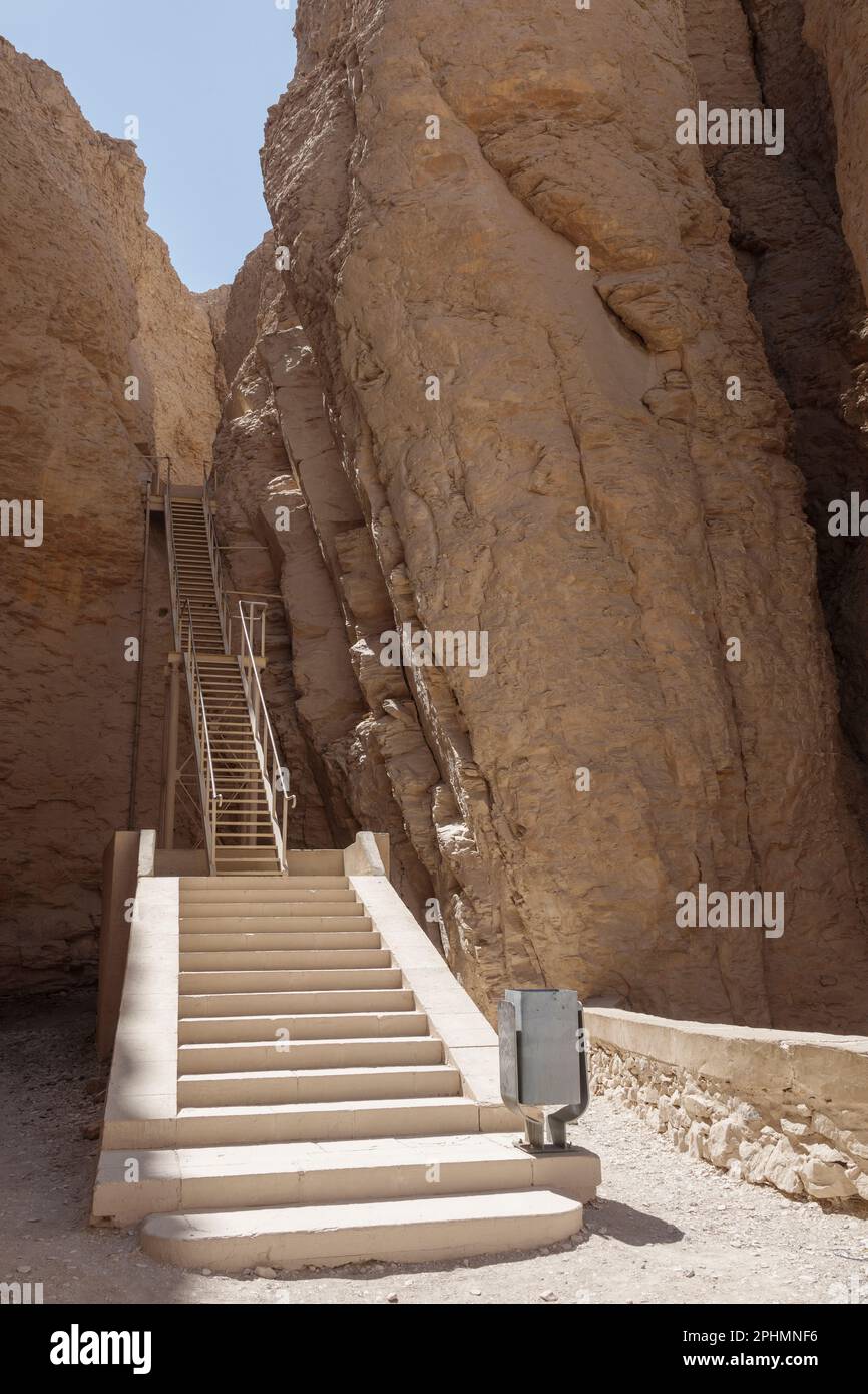 Entry to the Tomb of Thuthmoses III in The Valley of The Kings, Luxor ...
