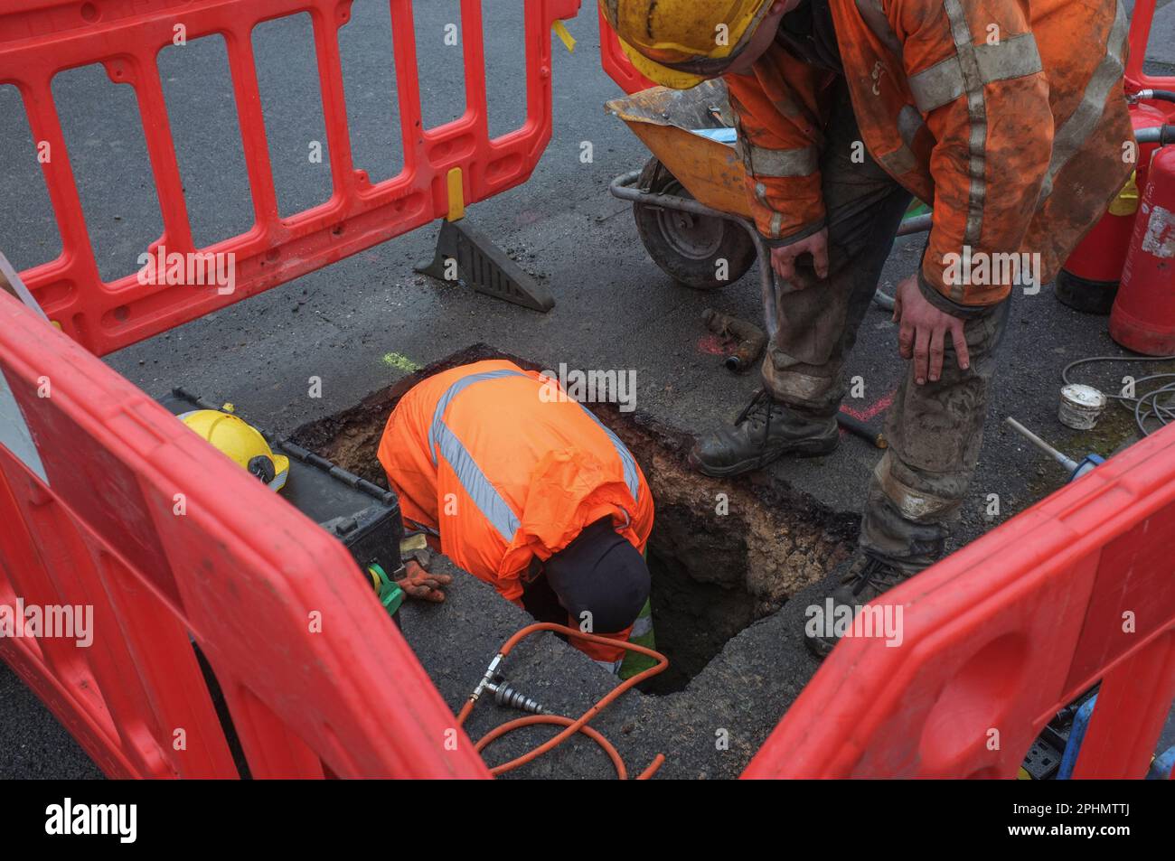 Gas technician hi-res stock photography and images - Alamy