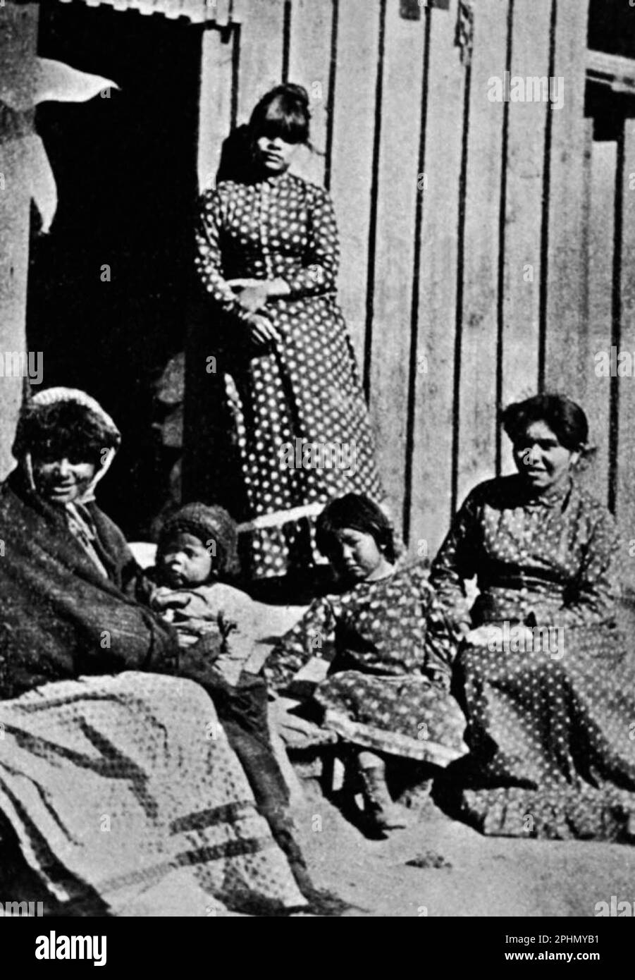 Women and children of the Mechoopda tribe of Maidu people Stock Photo ...