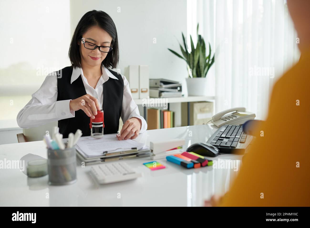 Sealing documents hi-res stock photography and images - Alamy