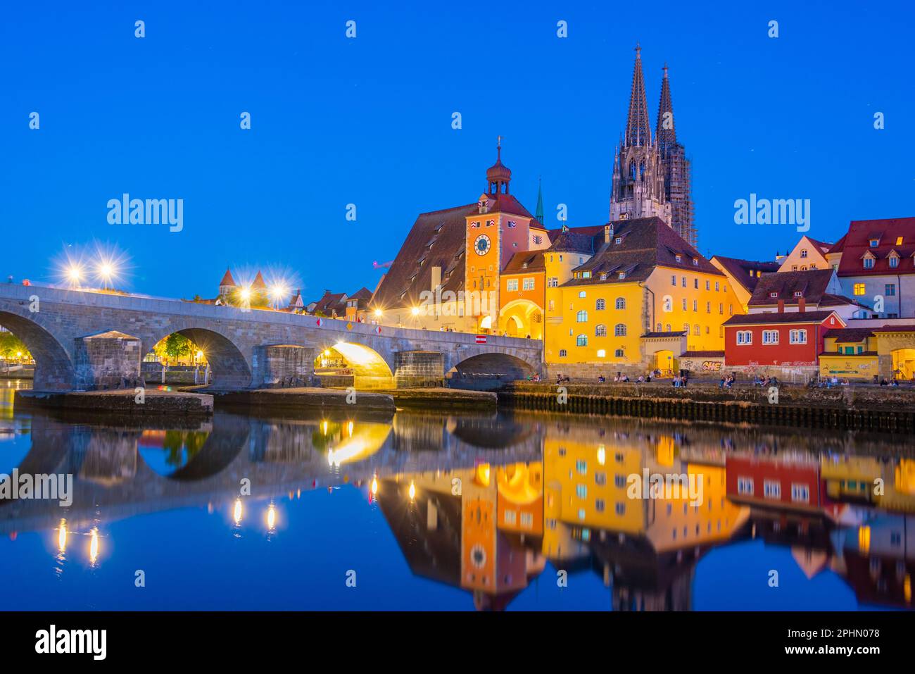 Sunset view of the Old stone bridge over river Danube in Regensburg ...