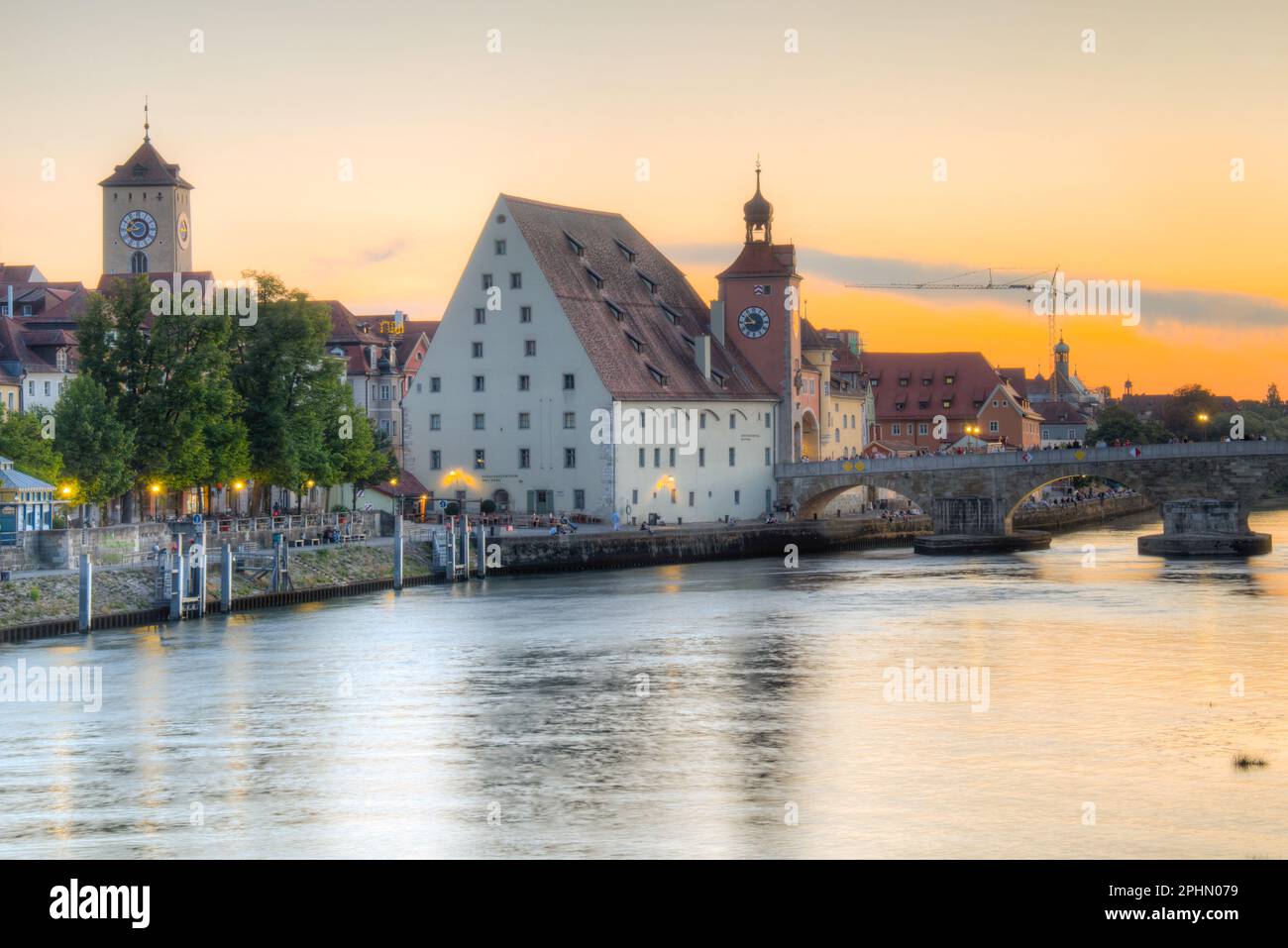 Sunset view of the Old stone bridge over river Danube in Regensburg ...