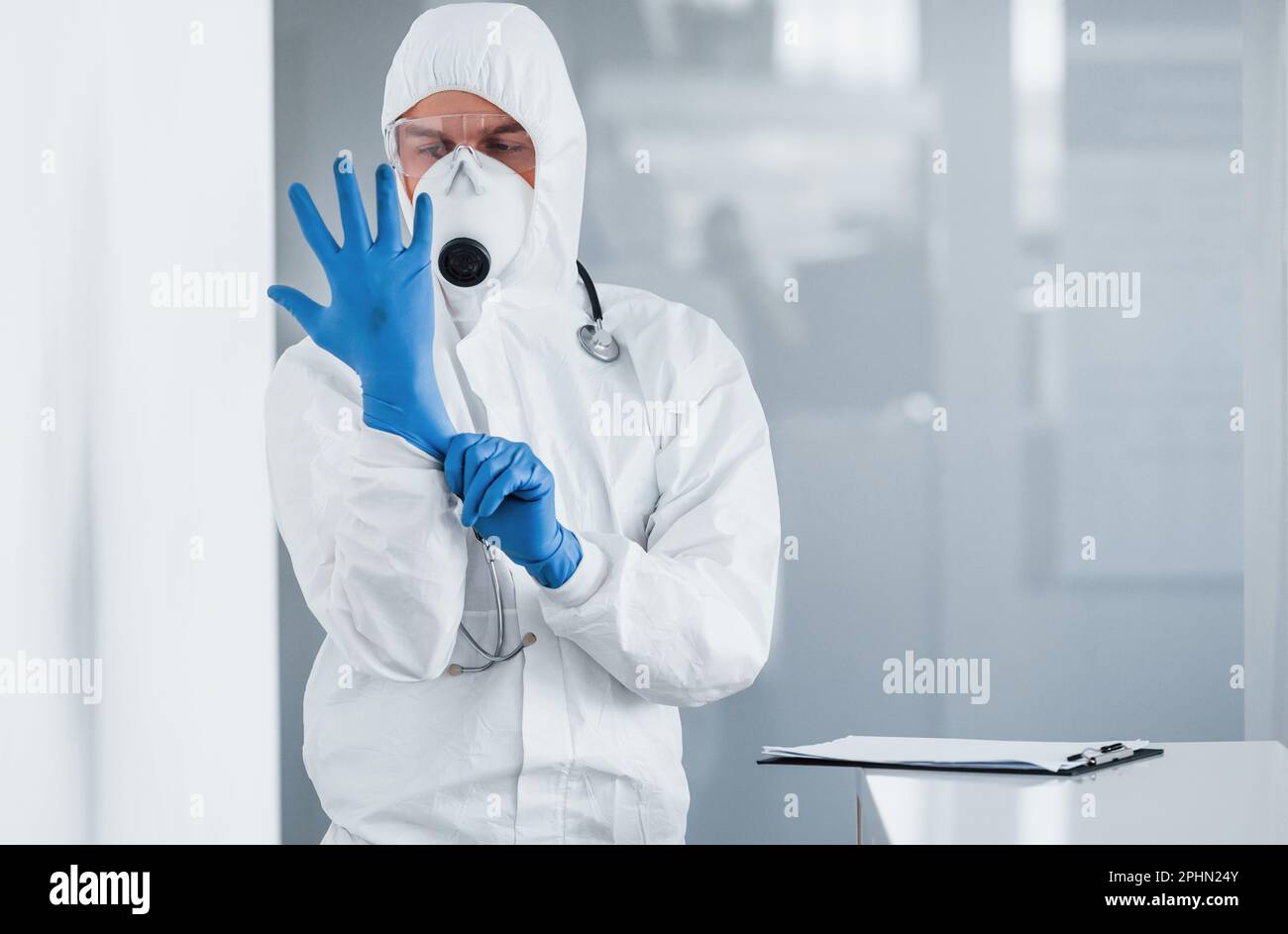 Scientist wearing clear safety hi-res stock photography and images - Alamy