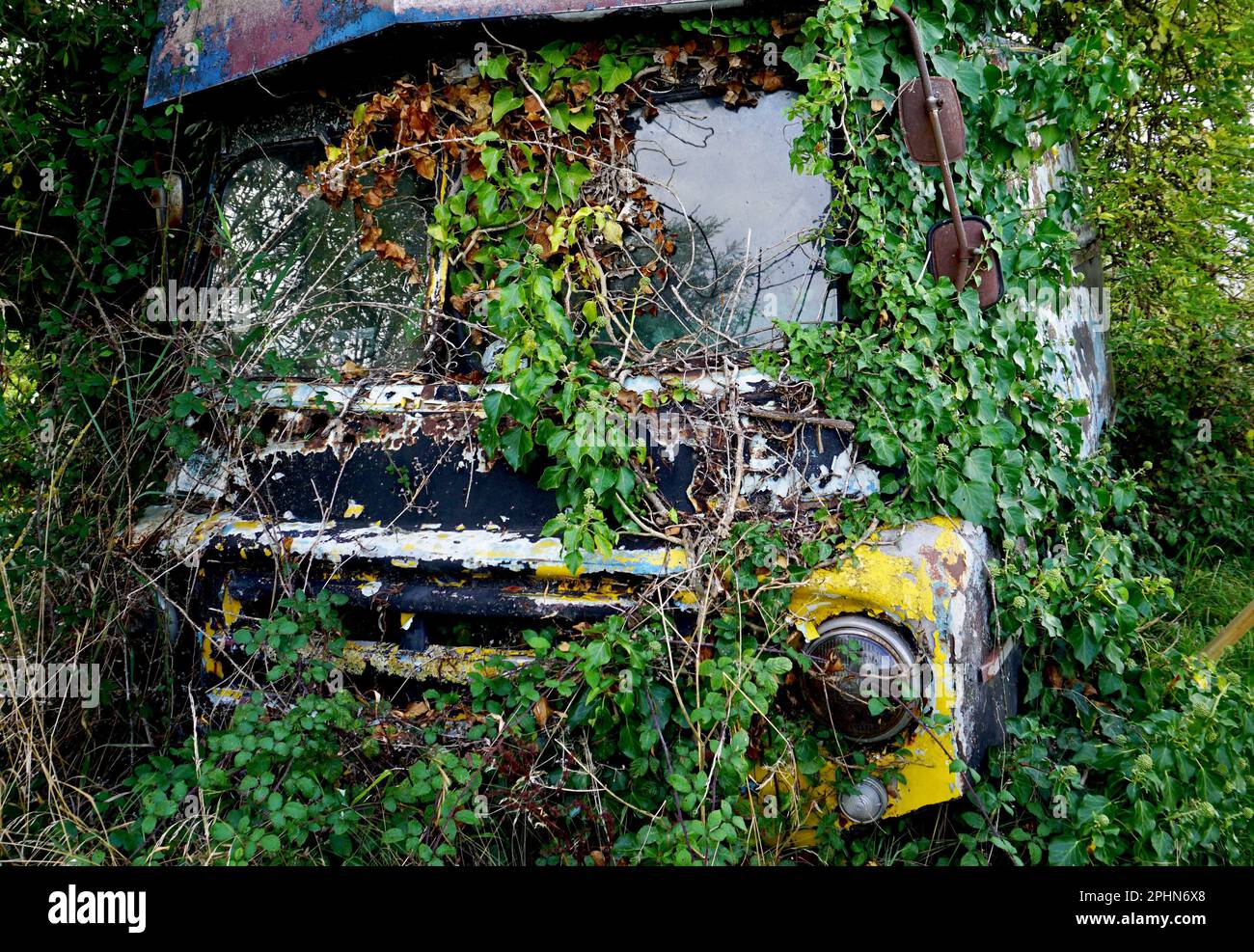 Blue box van hi-res stock photography and images - Alamy