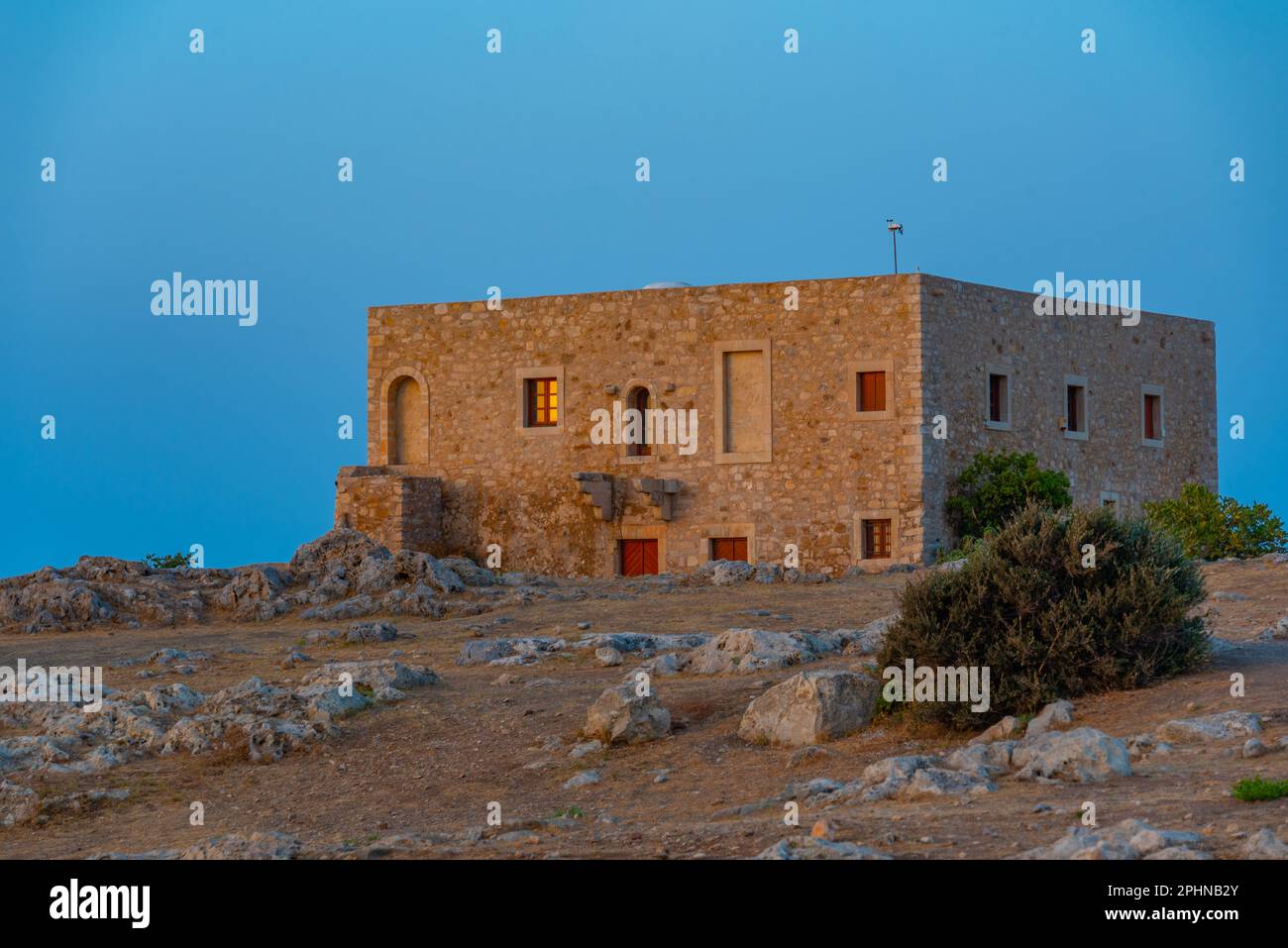 Sunset view of buildings at Venetian Fortezza Castle in Greek town ...
