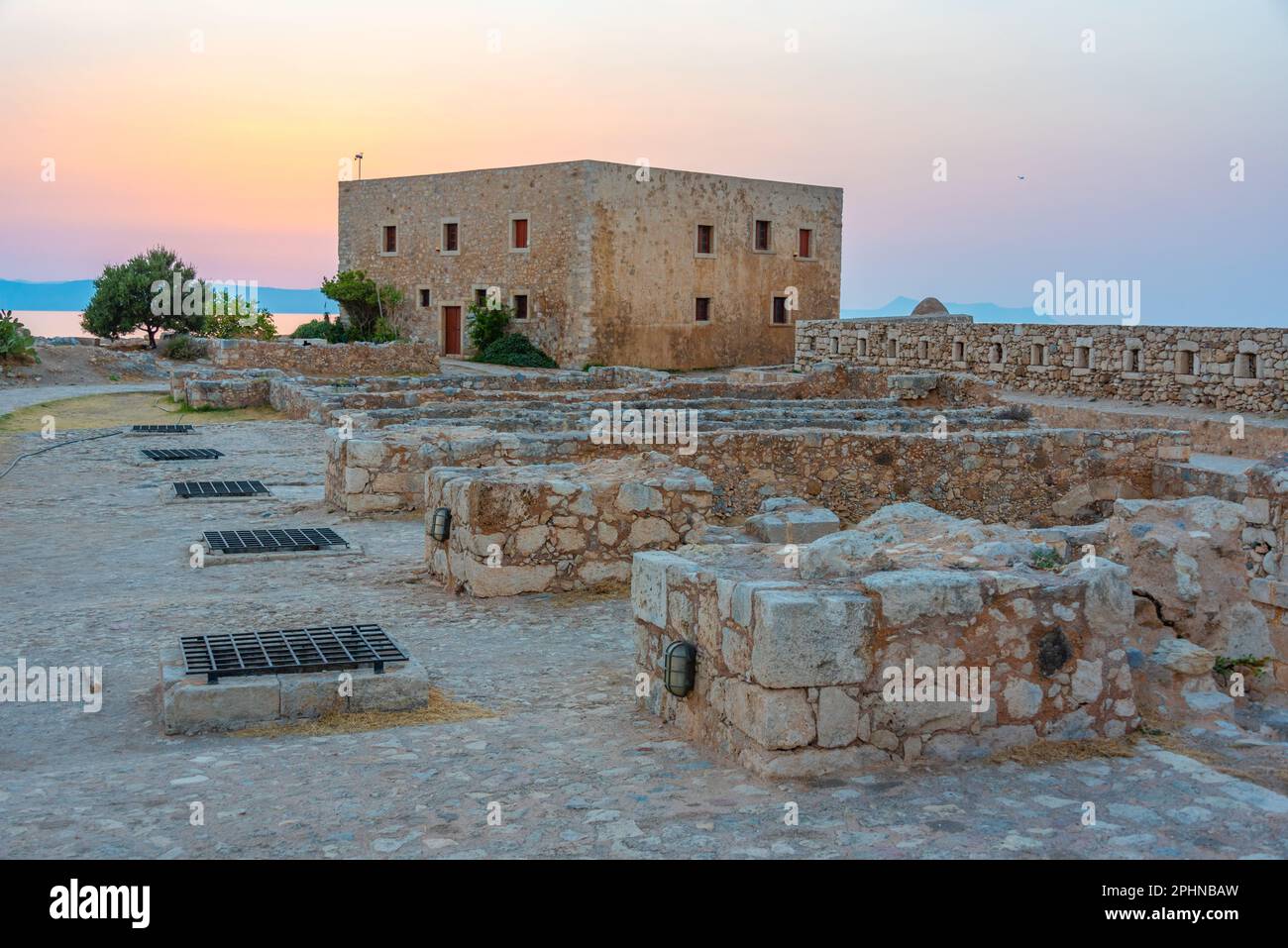 Sunset view of buildings at Venetian Fortezza Castle in Greek town ...