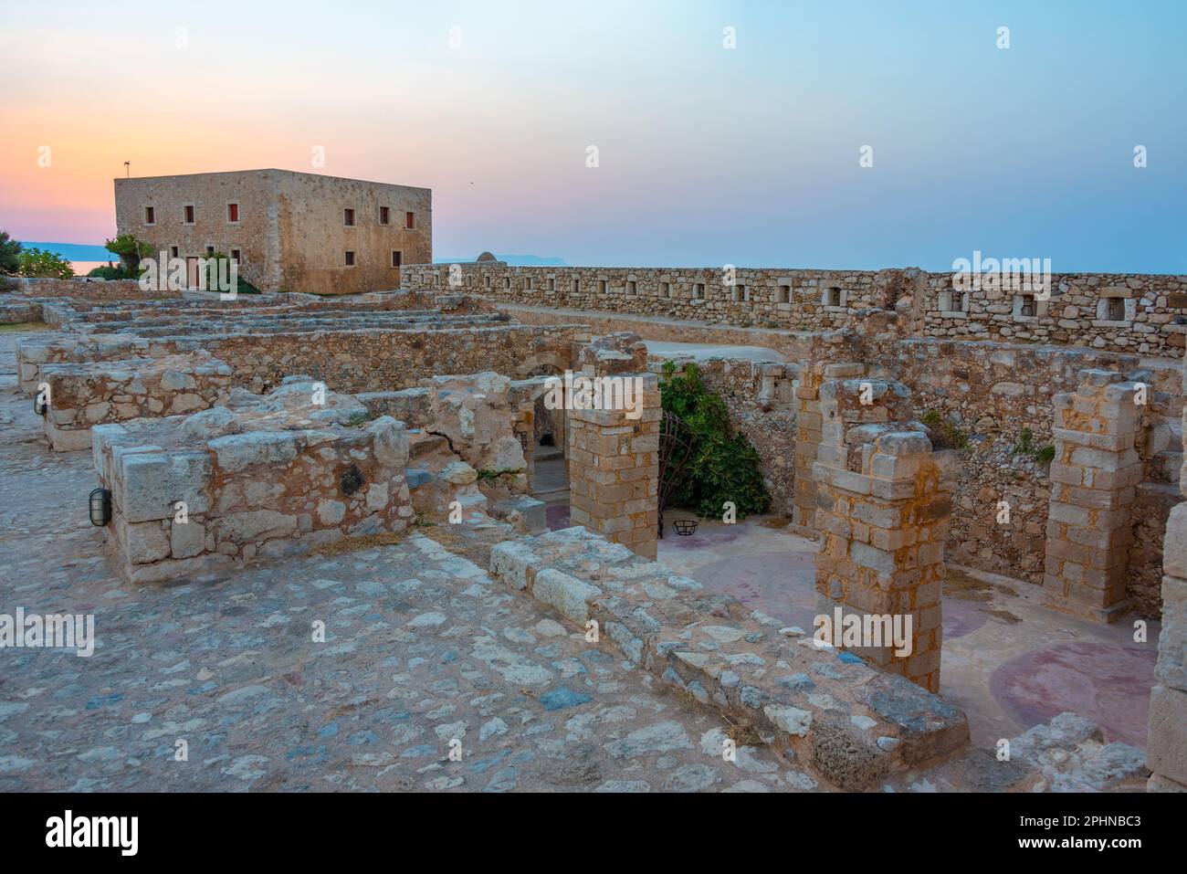 Sunset view of buildings at Venetian Fortezza Castle in Greek town ...