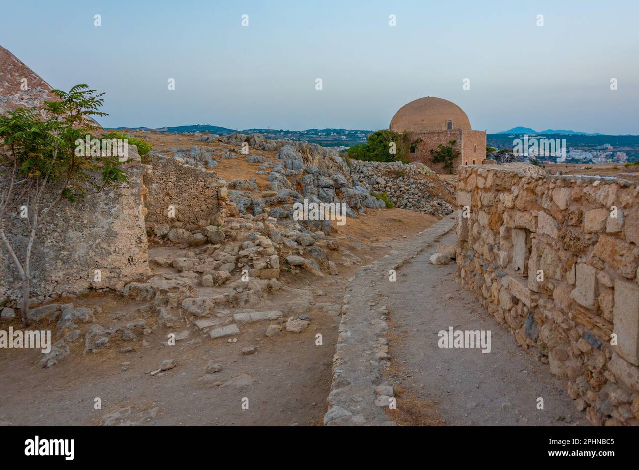Sunset view of buildings at Venetian Fortezza Castle in Greek town ...