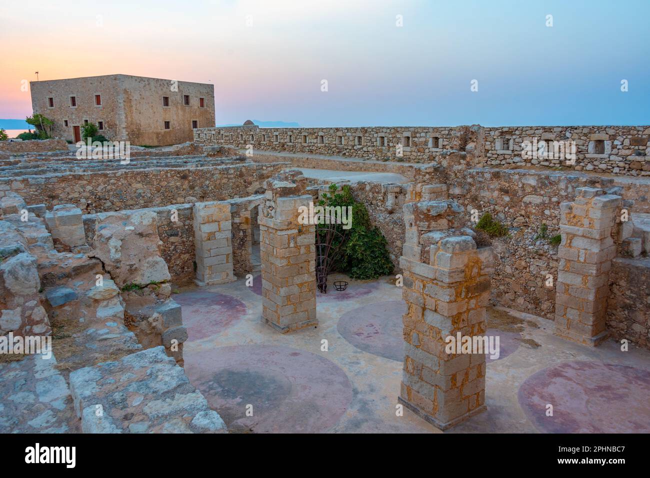 Sunset view of buildings at Venetian Fortezza Castle in Greek town ...