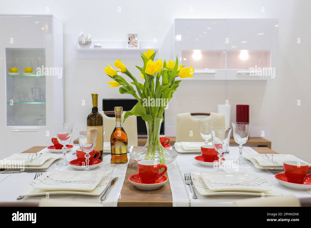 Cozy table setting hi-res stock photography and images - Alamy