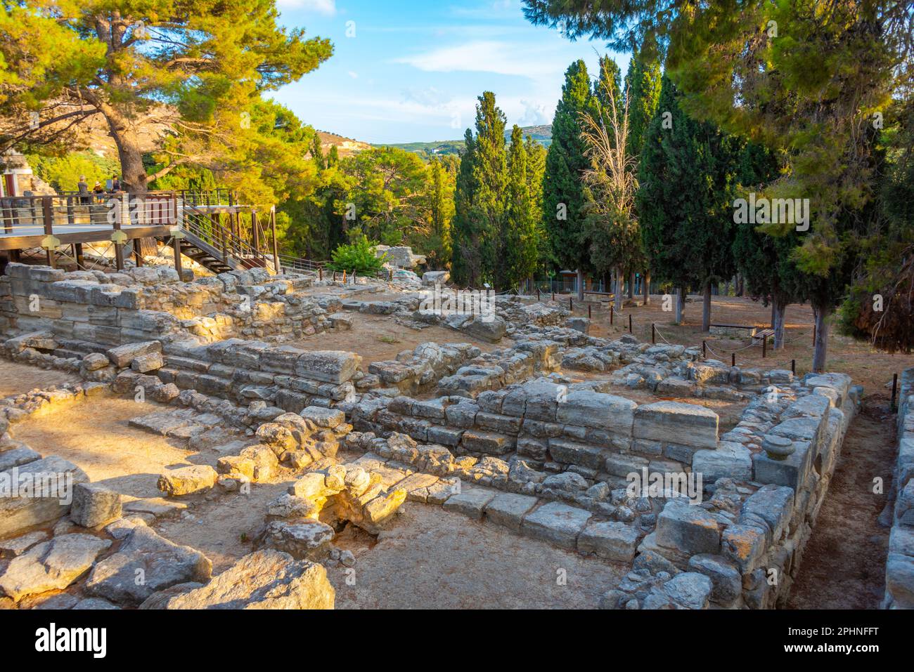 Sunset view of the ruins of Knossos palace at Greek island Crete Stock ...