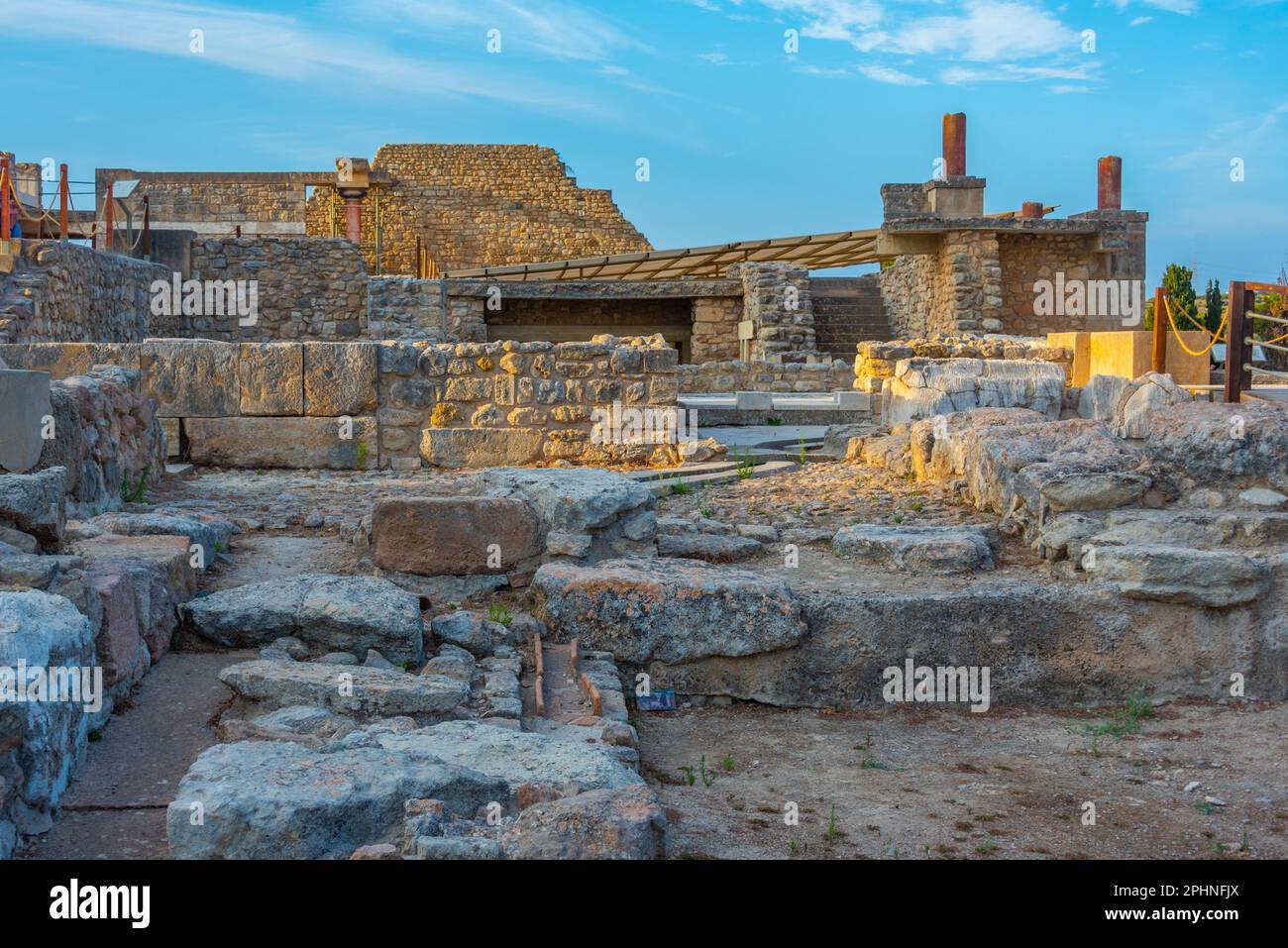 Sunset view of the ruins of Knossos palace at Greek island Crete Stock ...