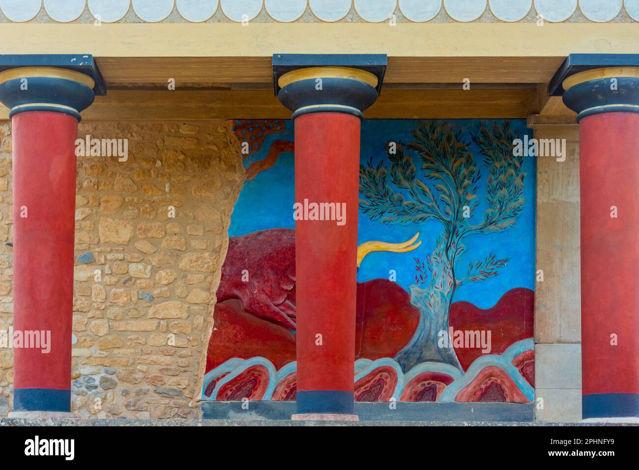 Sunset view of the north entrance to Knossos palace at Greek island ...