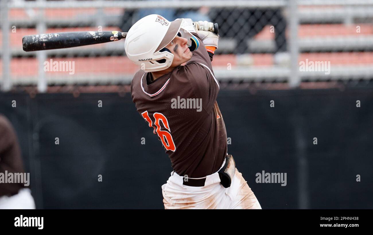 Bowling Green infielder Nathan Rose (16) at bat against the Youngstown ...