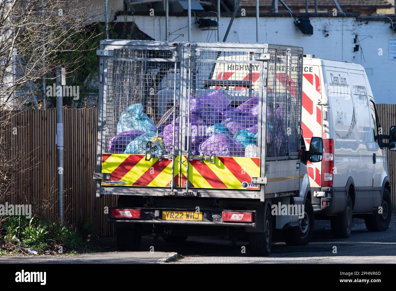Highways england litter hi-res stock photography and images - Alamy