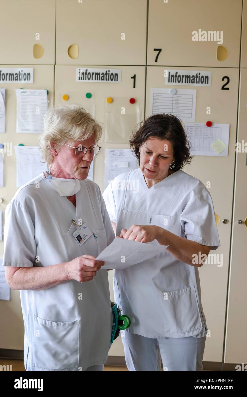 Kiel, Germany. 29th Mar, 2023. State Parliament President Kristina Herbst (r) and Ute Noack ...