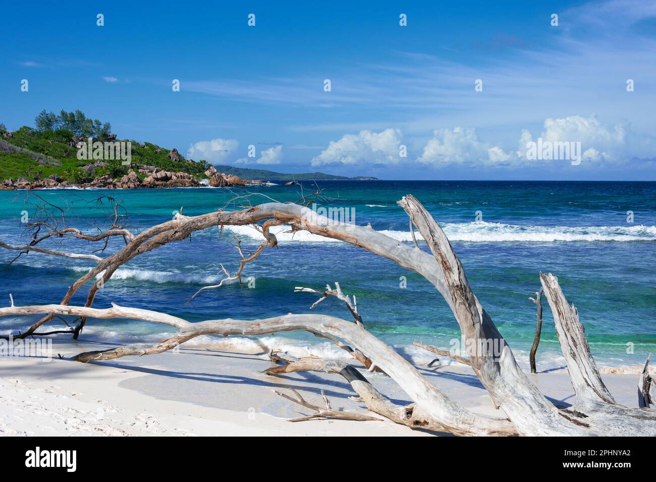 Empty beach panoramic seychelles hi-res stock photography and images ...