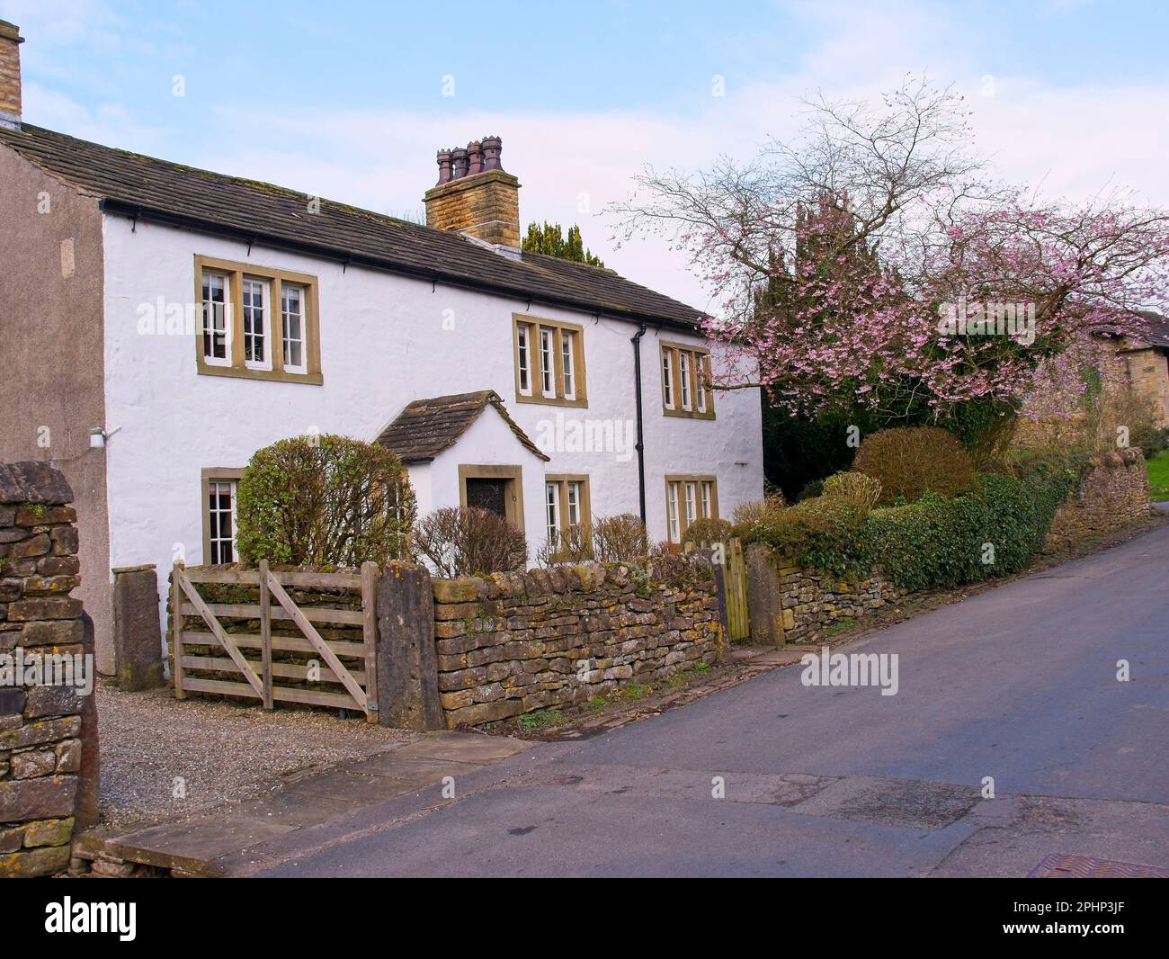 Sandstone mullioned windows hi-res stock photography and images - Alamy