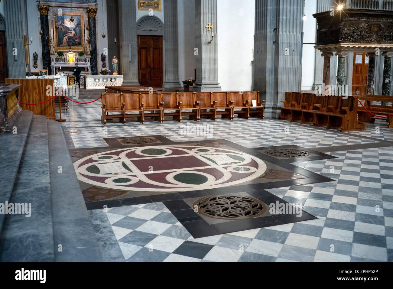 Verrocchio's floor tomb of Cosimo the Elder in San Lorenzo church ...