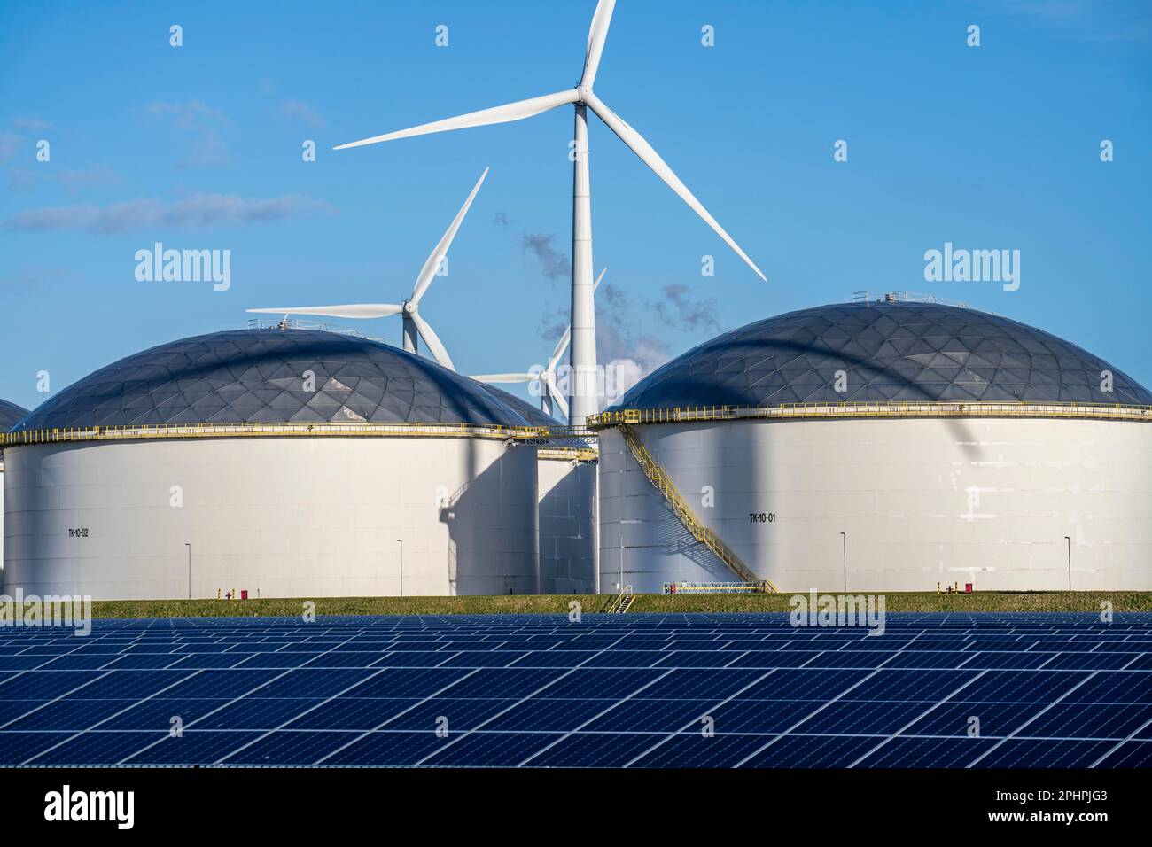 Vopak Solarpark Eemshaven, 19 hectares of solar modules with a capacity ...