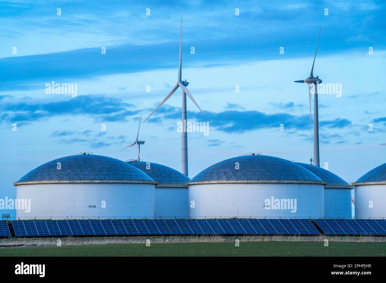 Vopak Solarpark Eemshaven, 19 hectares of solar modules with a capacity ...