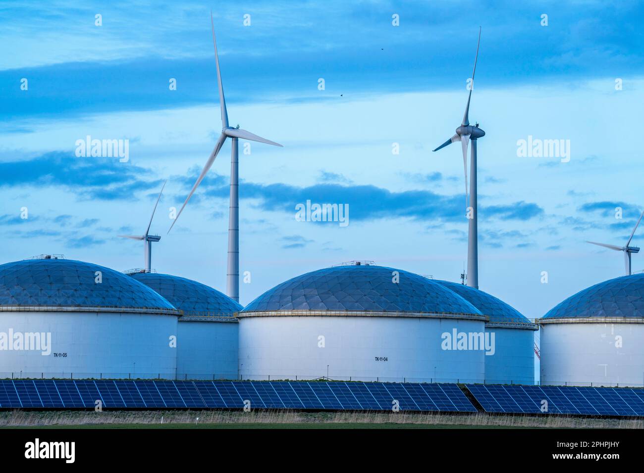 Vopak Solarpark Eemshaven, 19 hectares of solar modules with a capacity ...