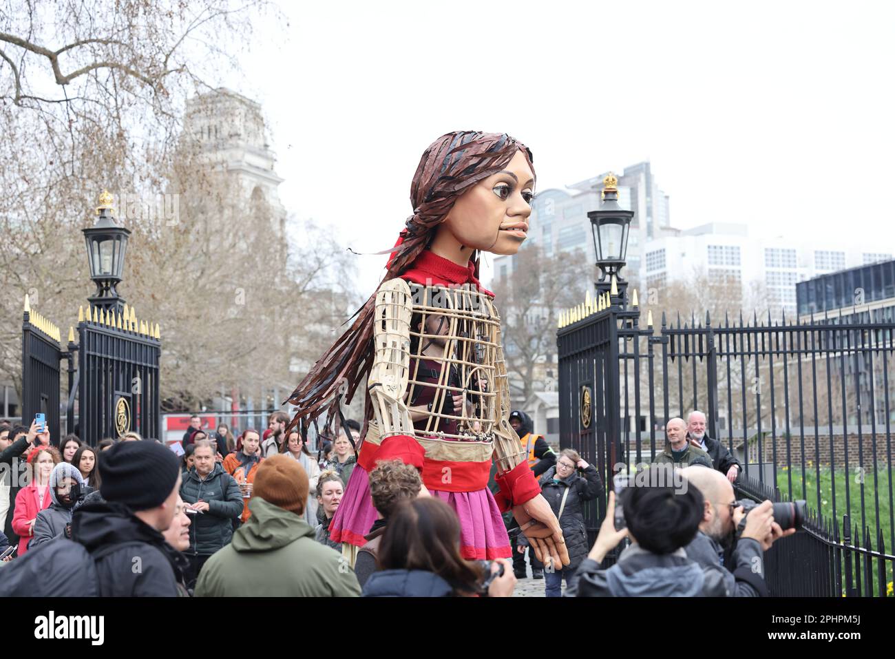 London, UK, 29th March 2023. Little Amal, the 12 foot puppet of a 10 ...