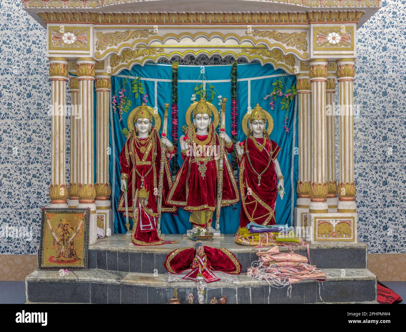 09 20 2022 Laxman Ram And Sita Marble statue at Shree Ramji Mandir ...