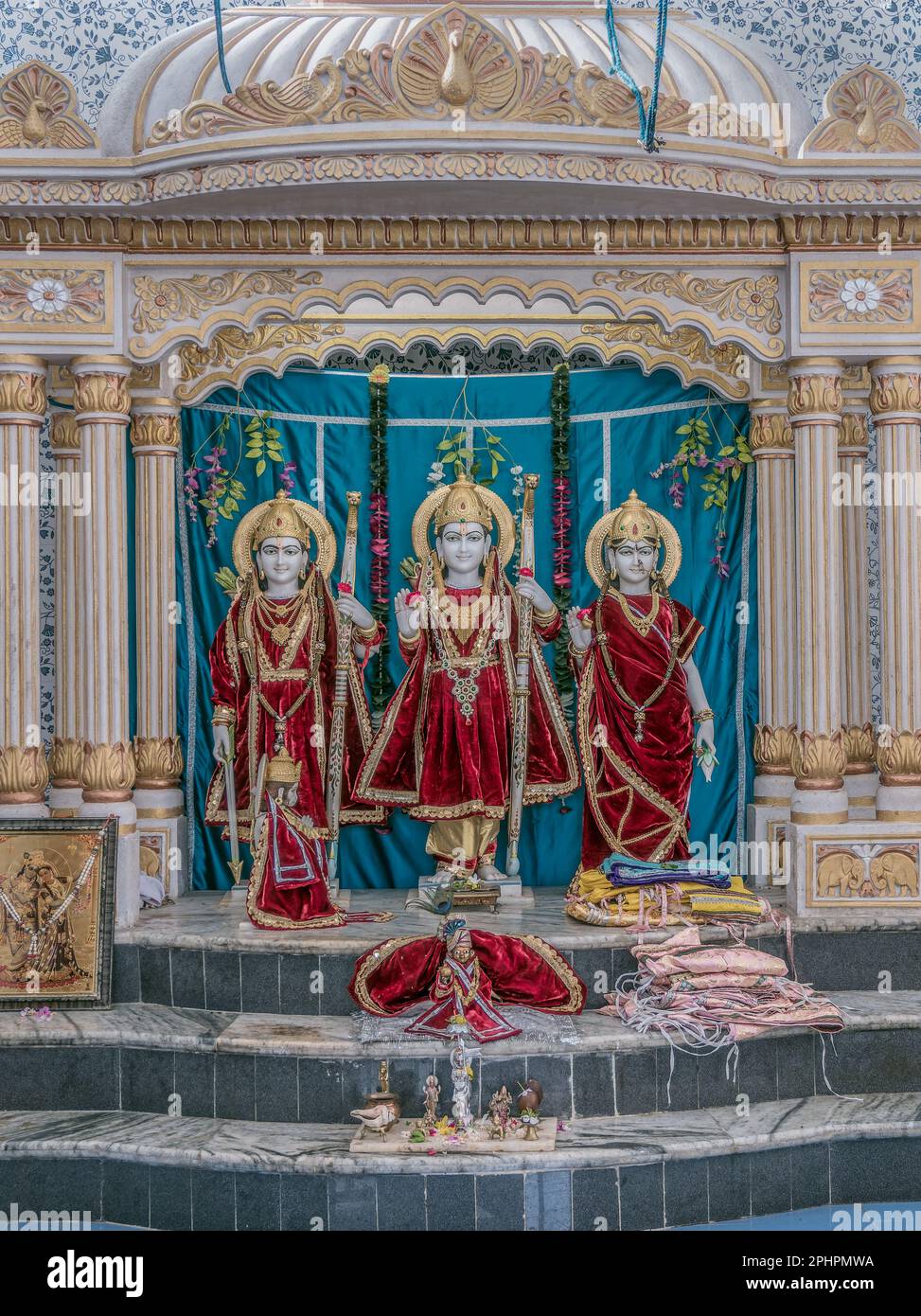 09 20 2022 Laxman Ram And Sita Marble statue at Shree Ramji Mandir ...