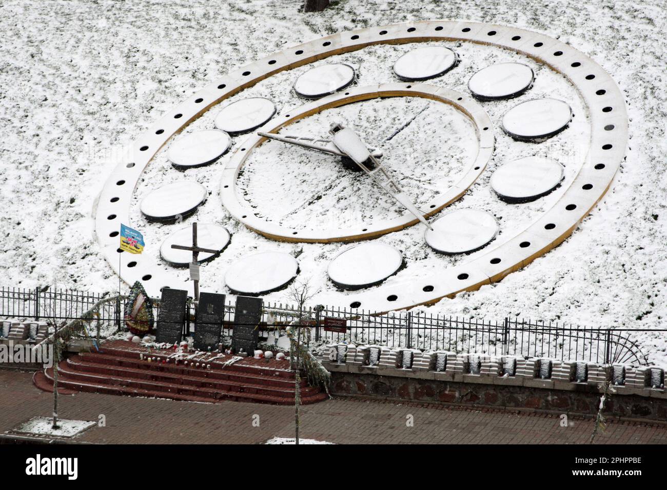 KYIV, UKRAINE - MARCH 29, 2023 - The memorial and flower clock near ...