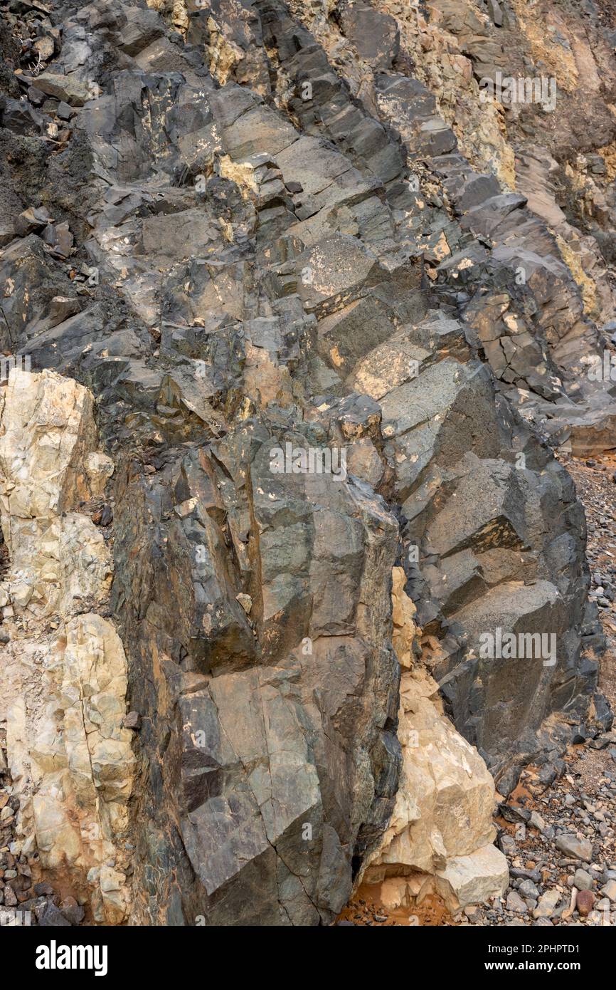 Colors and structures of the rocks inland, finishing at the Pena ...