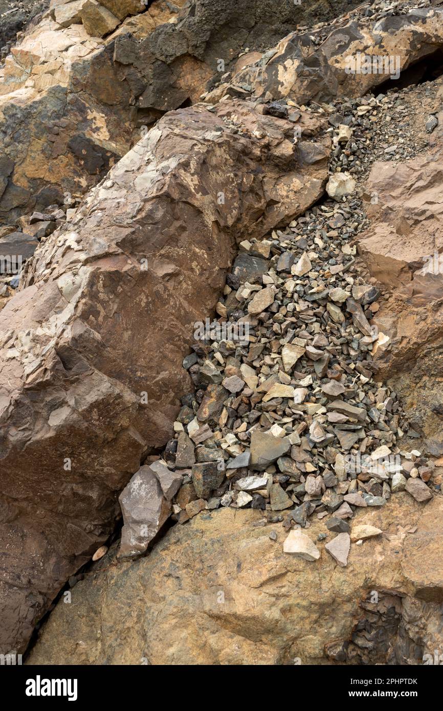 Colors and structures of the rocks inland, finishing at the Pena ...