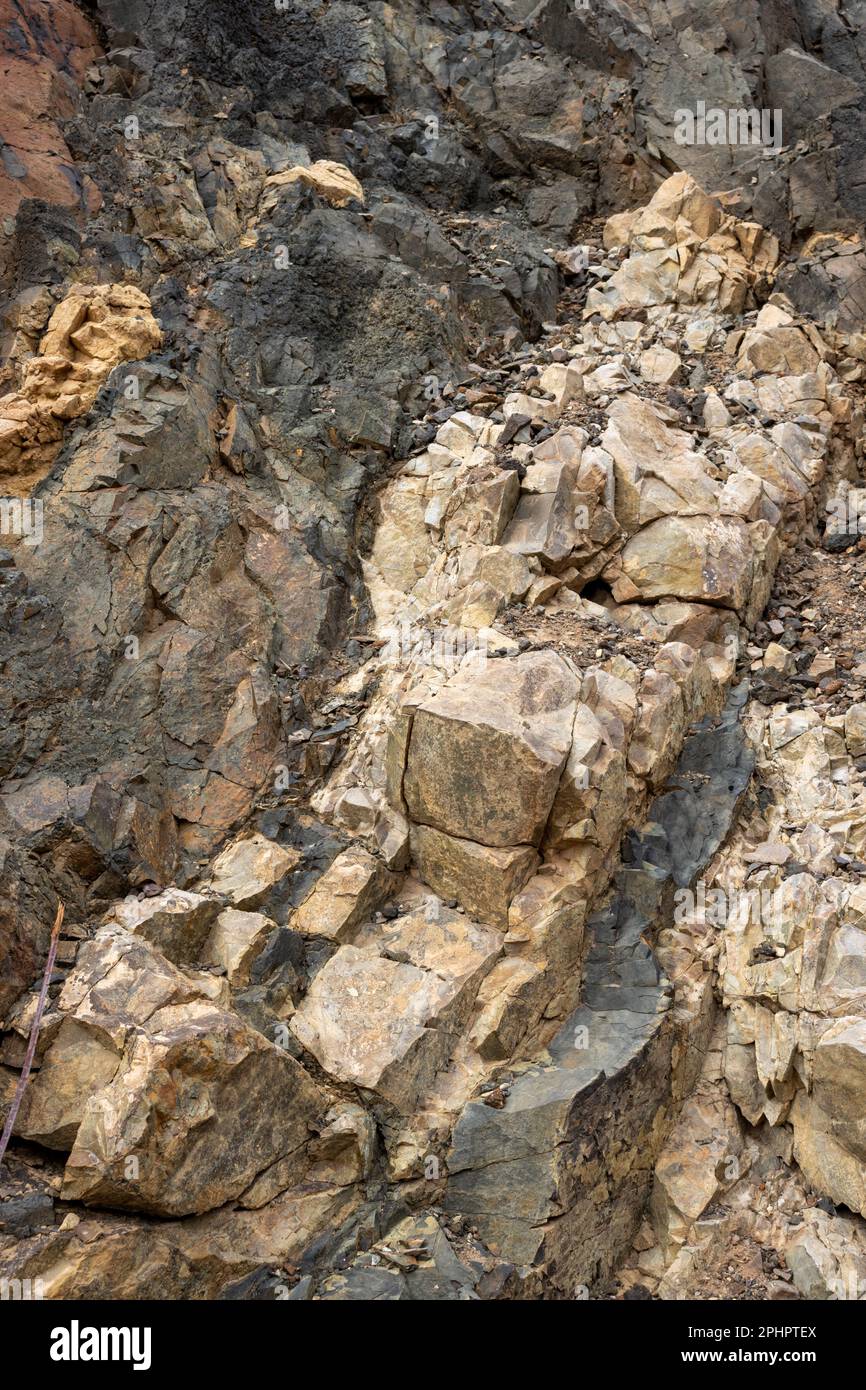 Colors and structures of the rocks inland, finishing at the Pena ...