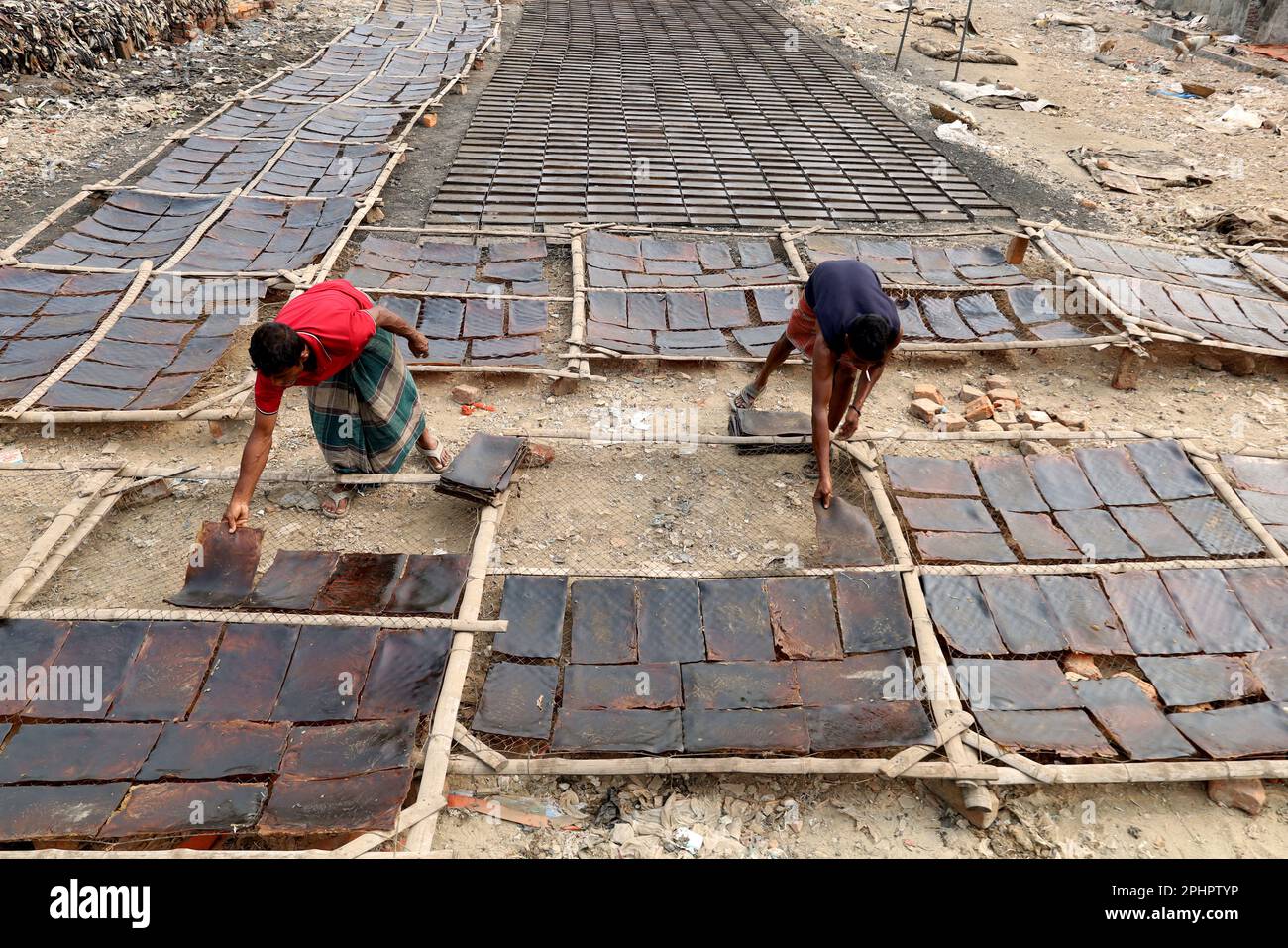 March 29, 2023, Dhaka, Bangladesh: Glue is being made by melting the ...