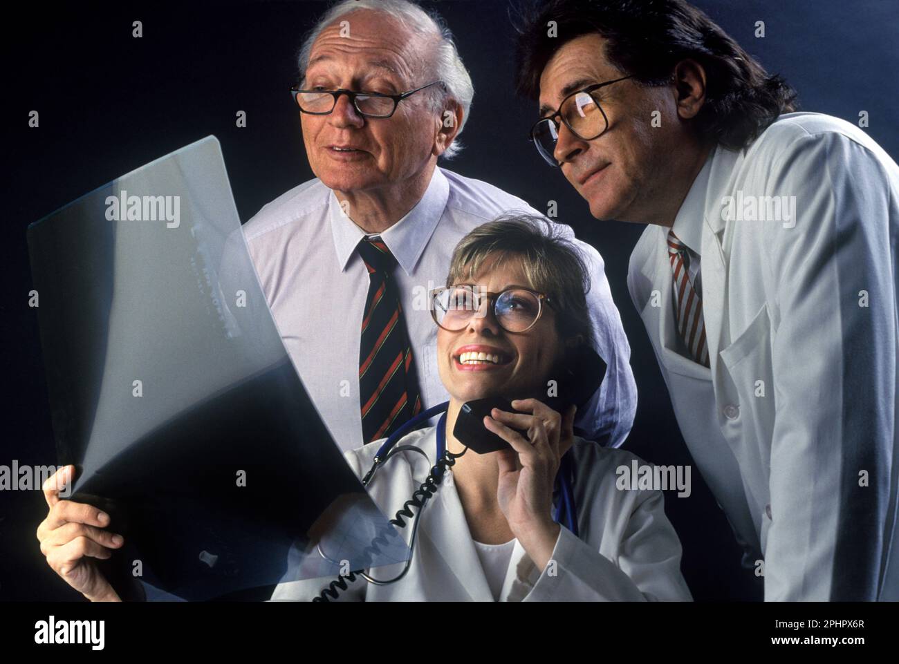 1990 HISTORICAL MEDICAL DOCTORS CALLING ON TELEPHONE WITH X-RAY RESULTS ...