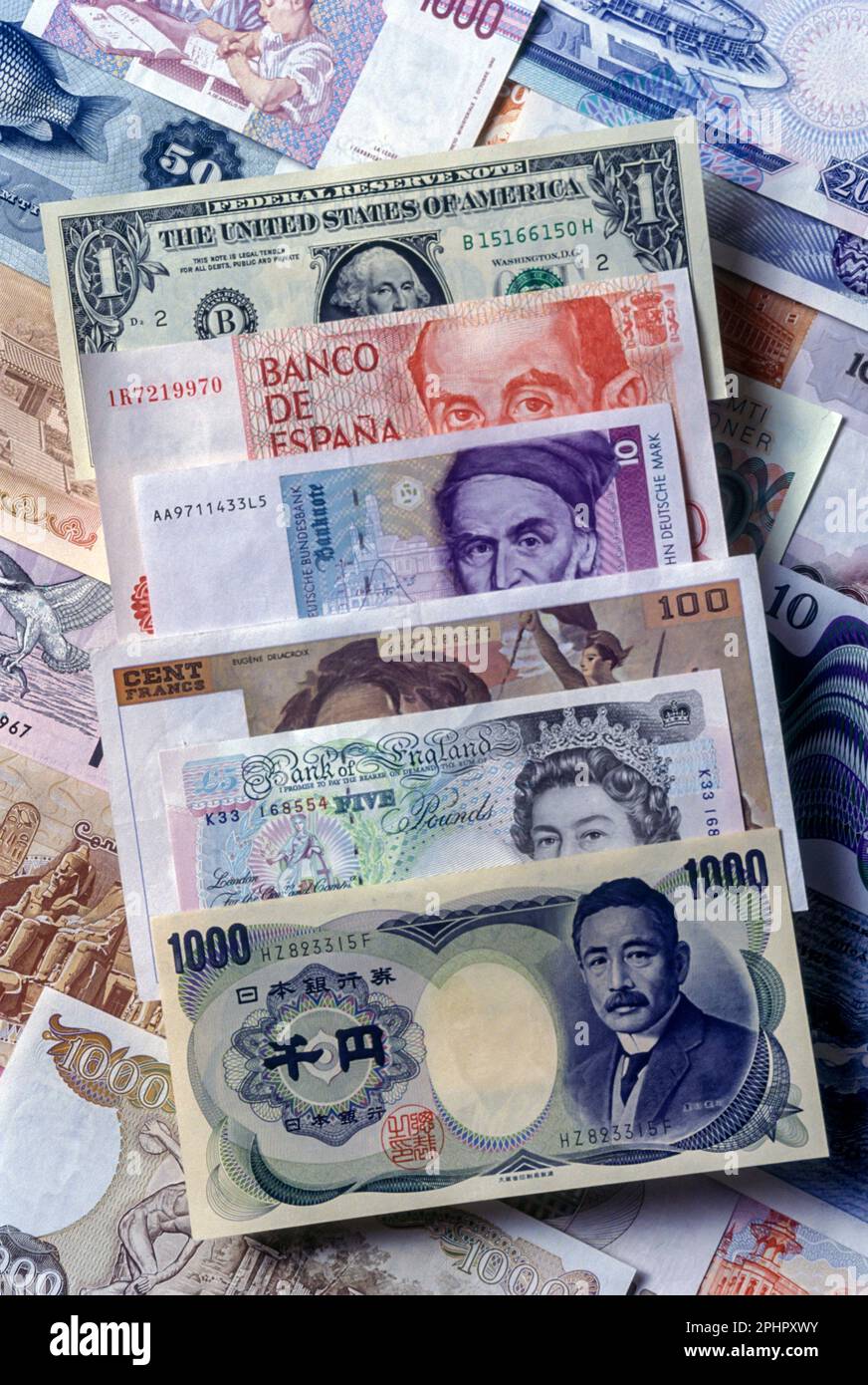 Currencies notes hi-res stock photography and images - Alamy