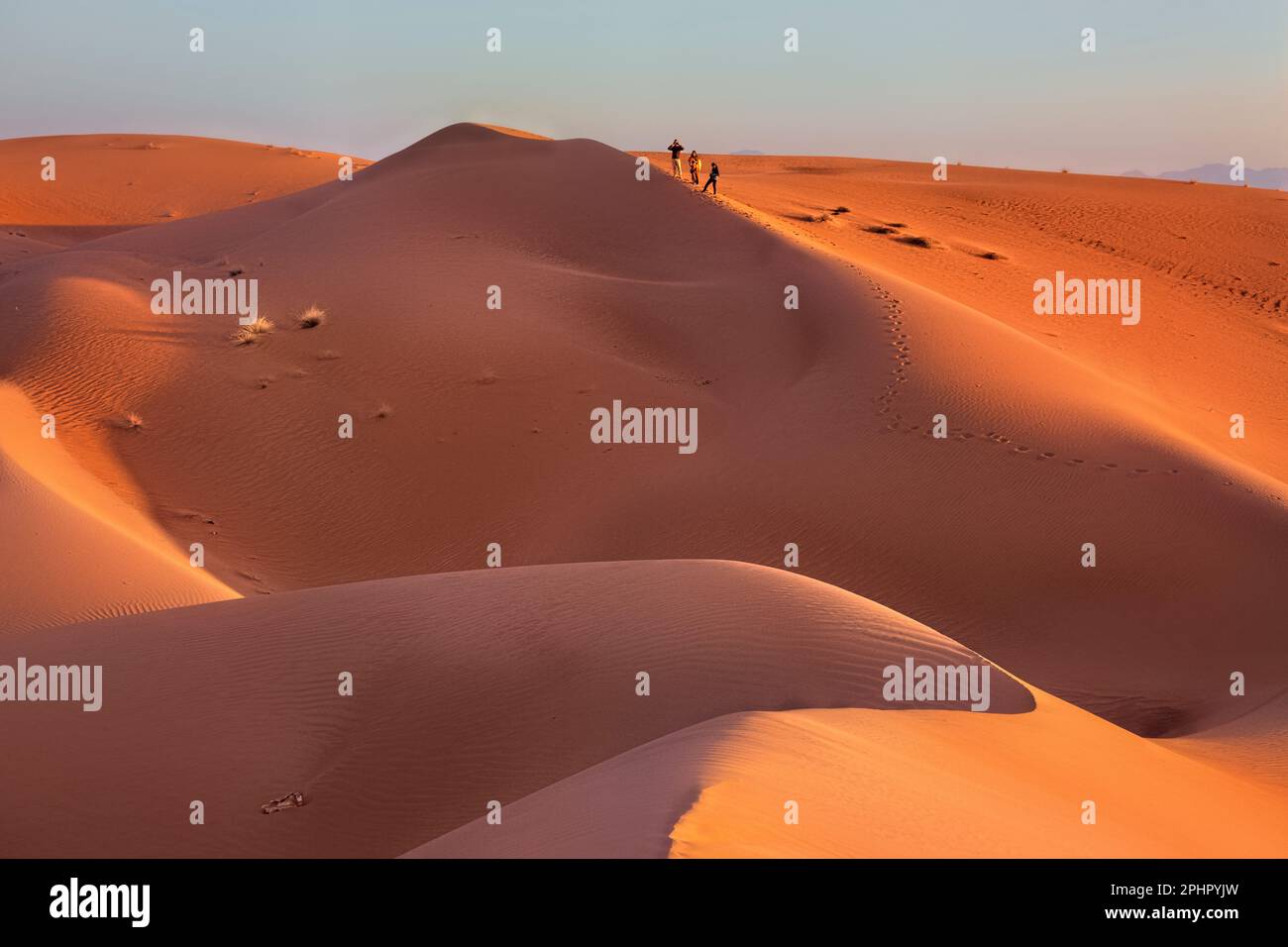 Walking in wahiba sands hi-res stock photography and images - Alamy