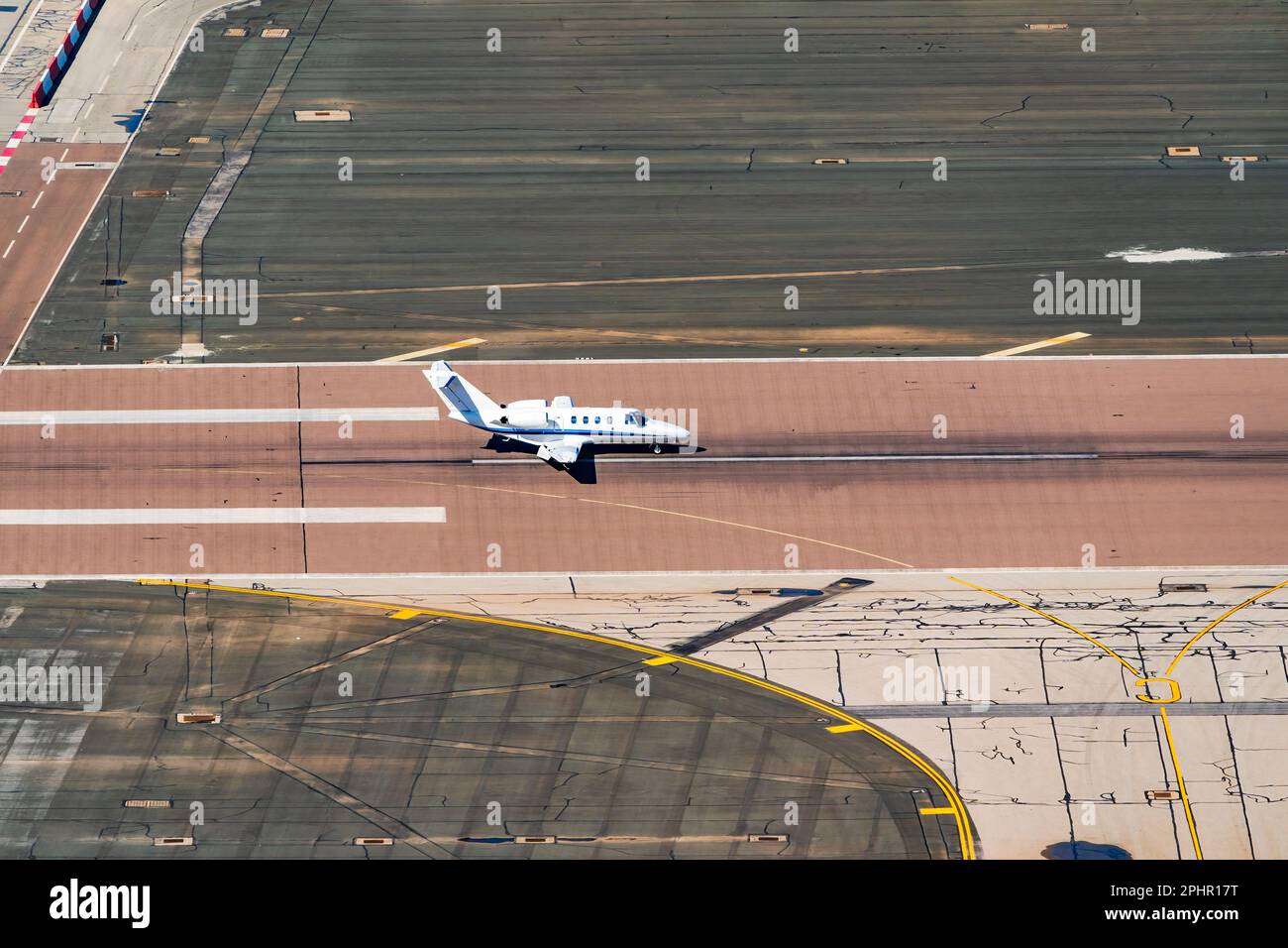 Gibraltar uk runway international hi-res stock photography and images ...