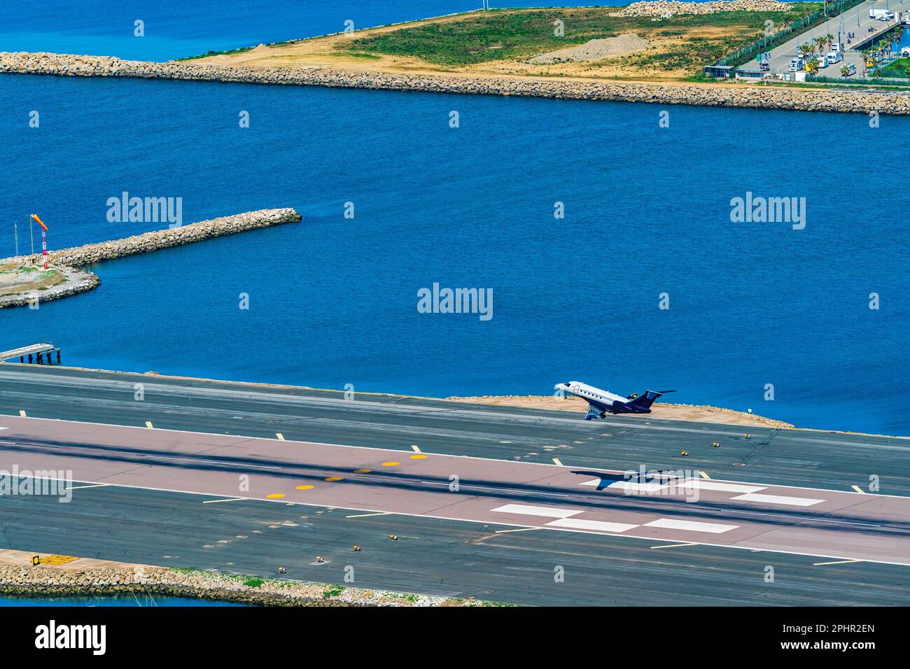 Gibraltar uk runway international hi-res stock photography and images ...