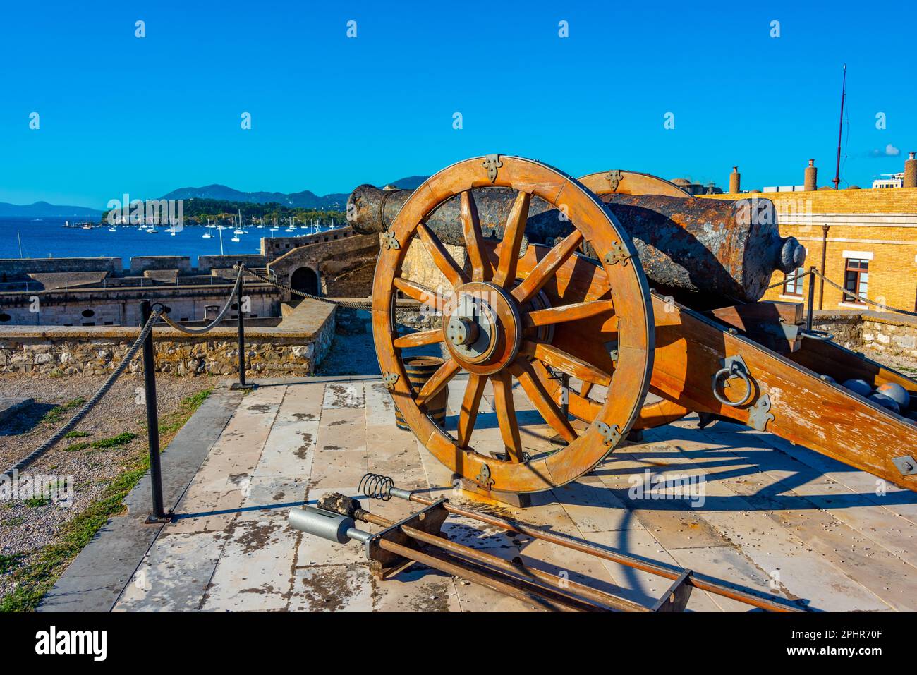 Corfu castle cannon hi-res stock photography and images - Alamy