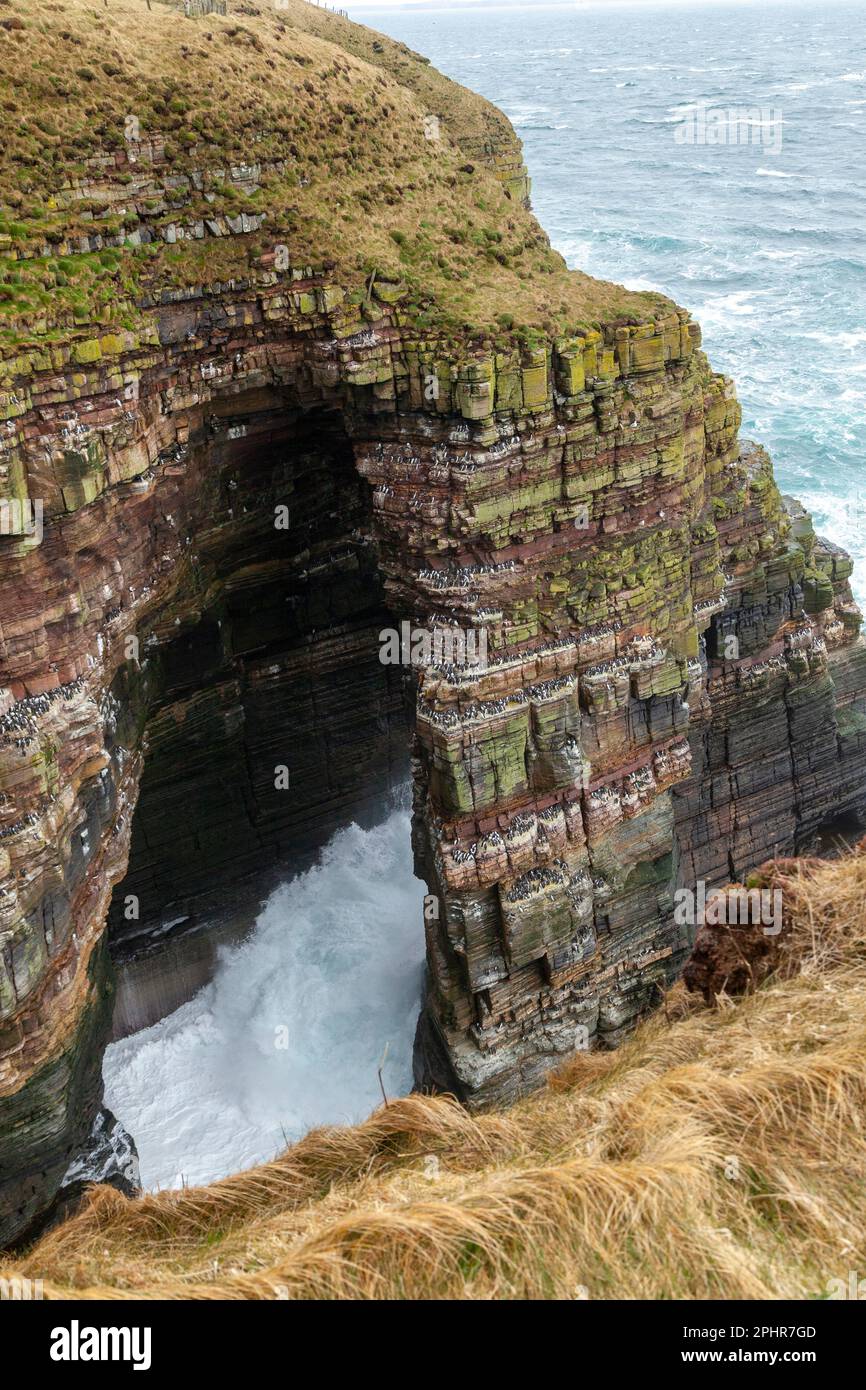 The Stacks of Duncansby. Duncansby Sea Stacks near John O Groats ...