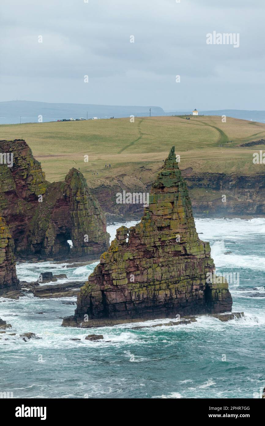 The Stacks of Duncansby. Duncansby Sea Stacks near John O Groats ...